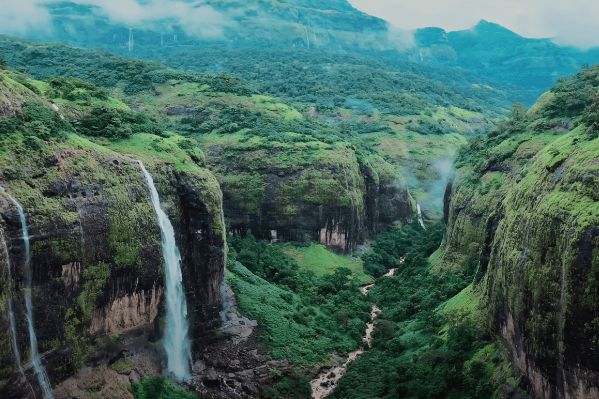 Devkund Waterfall, Best Waterfall near Mumbai and Pune